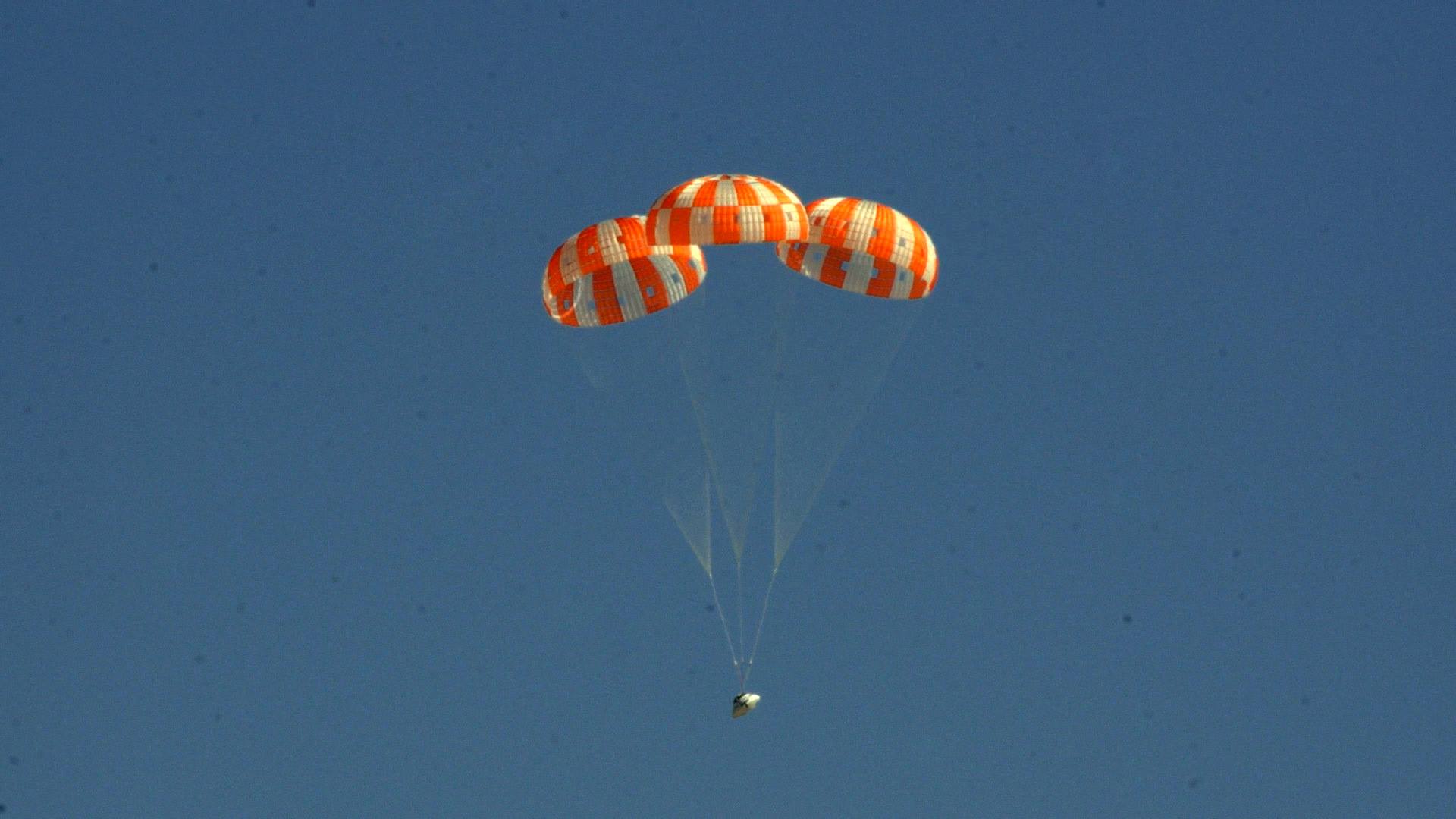 Parachute With Orion Eft 1 Nasa