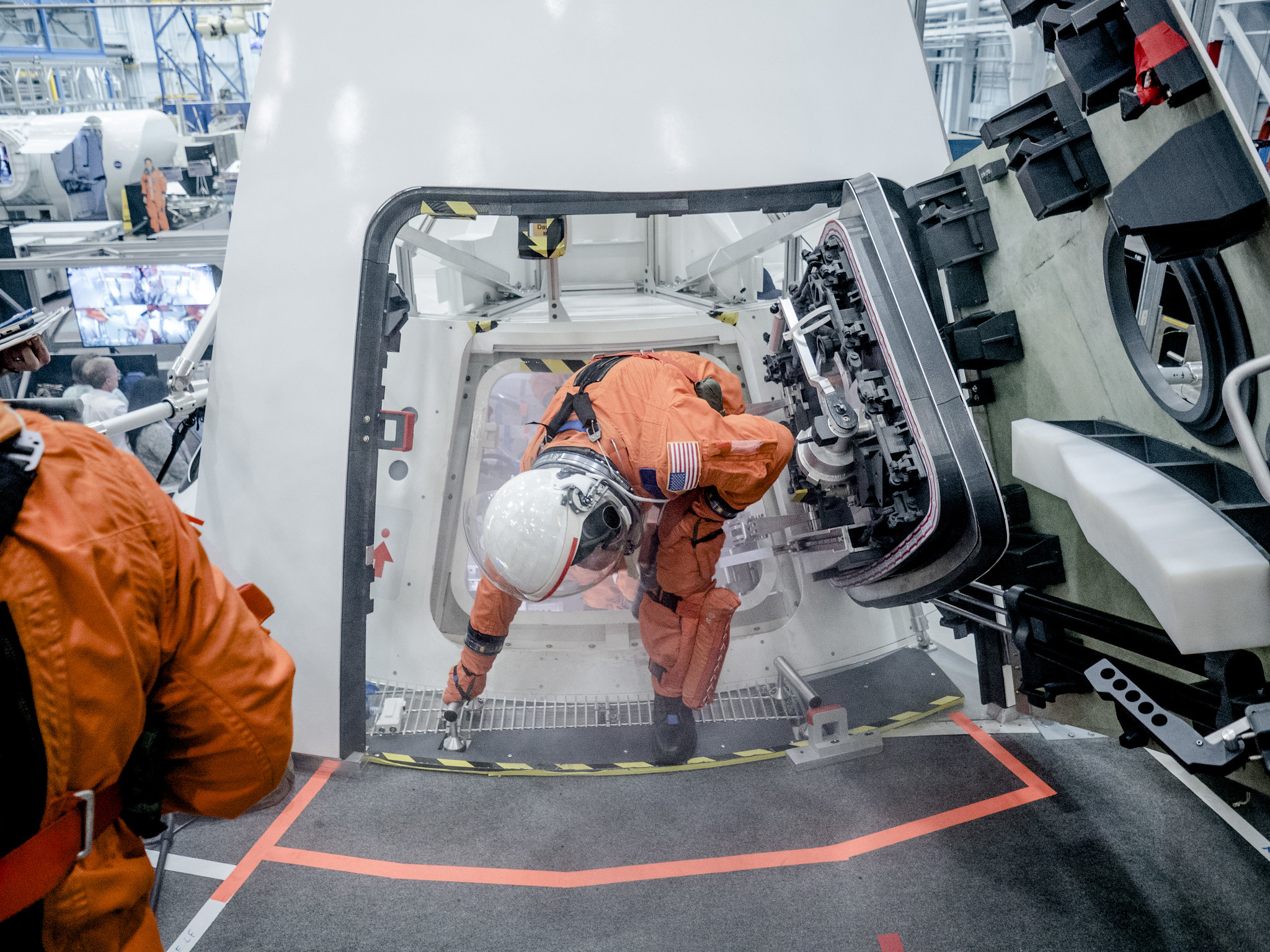 Orion Cockpit Designed with Crew in Mind for Artemis Missions to Deep ...