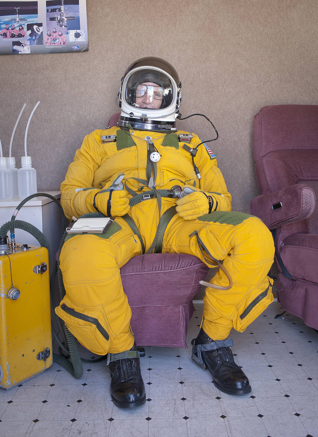 ER-2 Pilot Gives Thumbs up Before SEAC4RS Mission - NASA