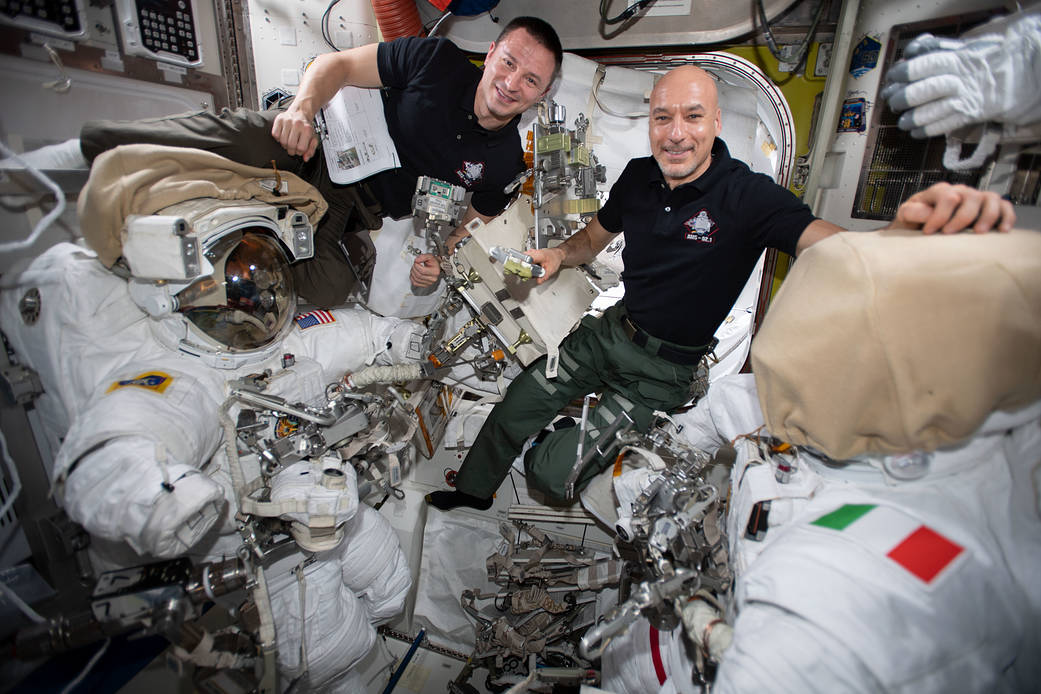 Astronauts Andrew Morgan and Luca Parmitano check U.S. spacesuits - NASA