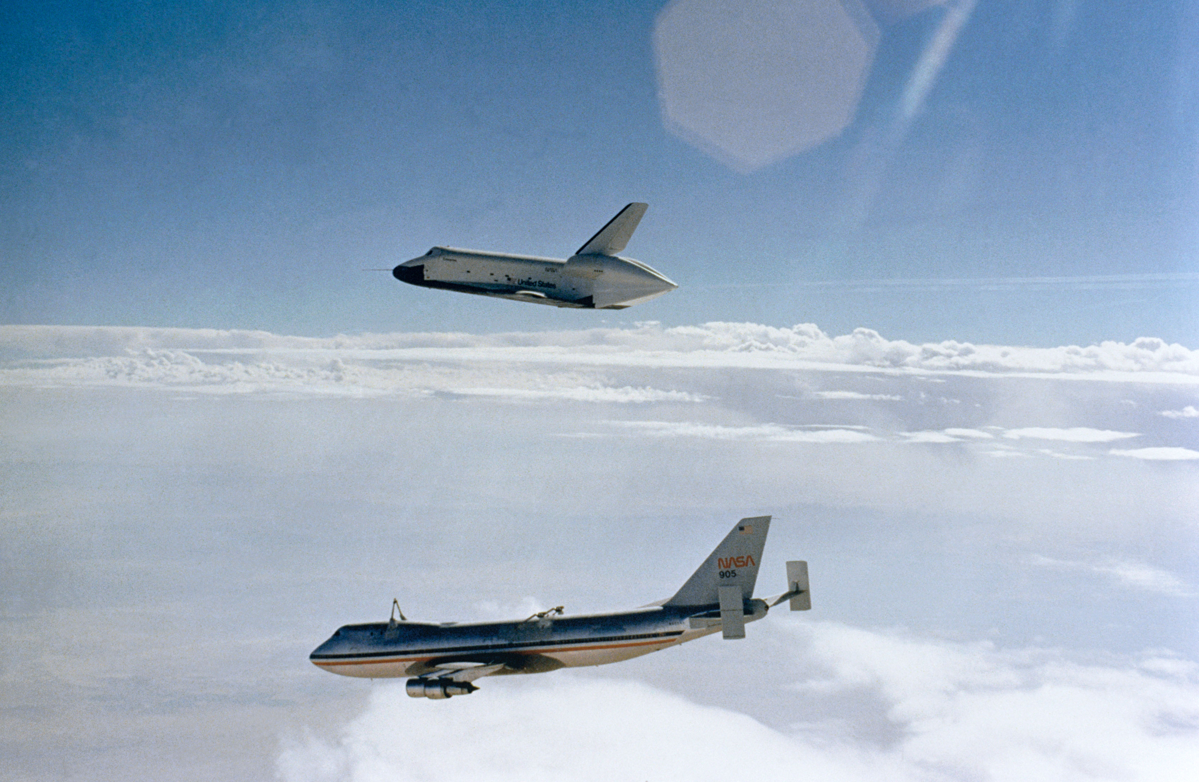 Aprile 1979: lo Space Shuttle Enterprise arriva al Kennedy Space Center ...