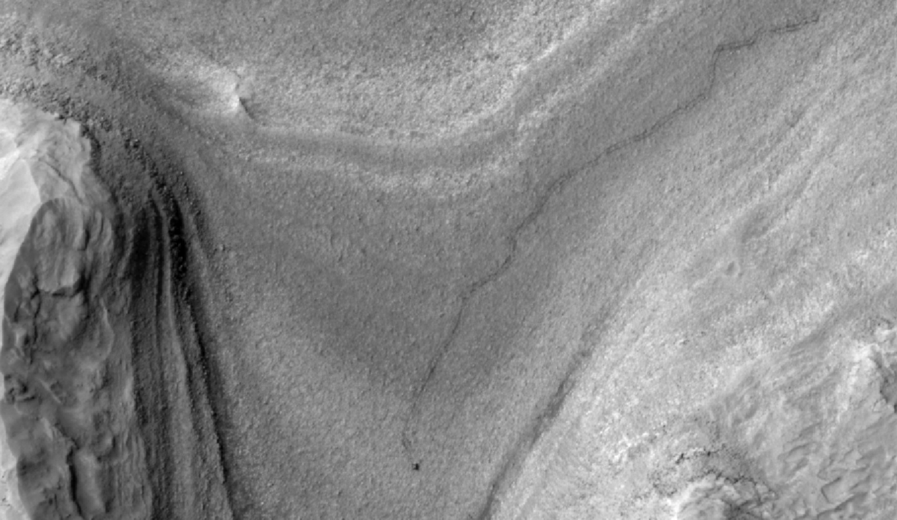 NASA Orbiter Spots Curiosity Rover Making Tracks to Next Science Stop ...